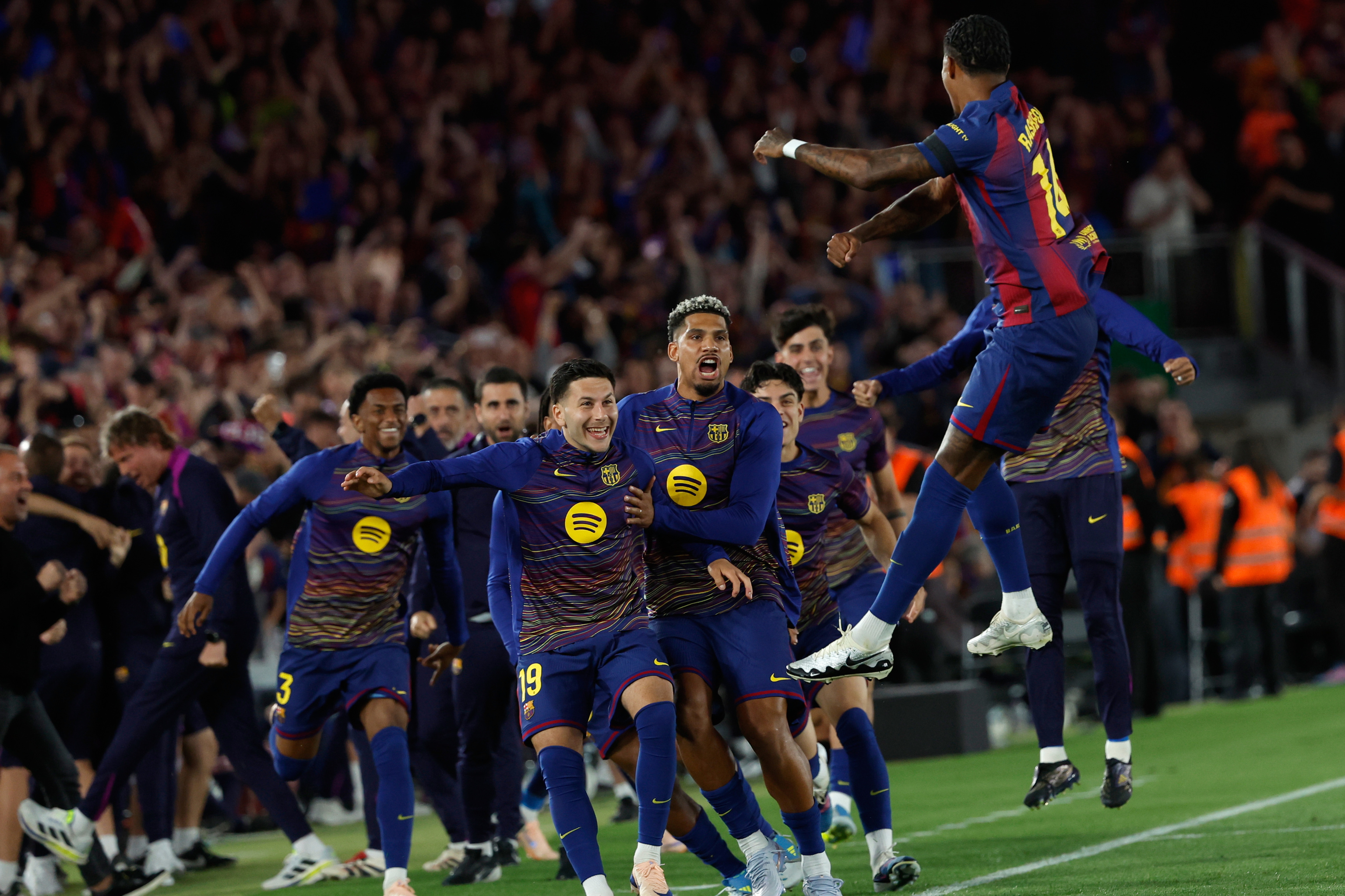 El Barça alza la Liga sobre las ruinas de un imperio