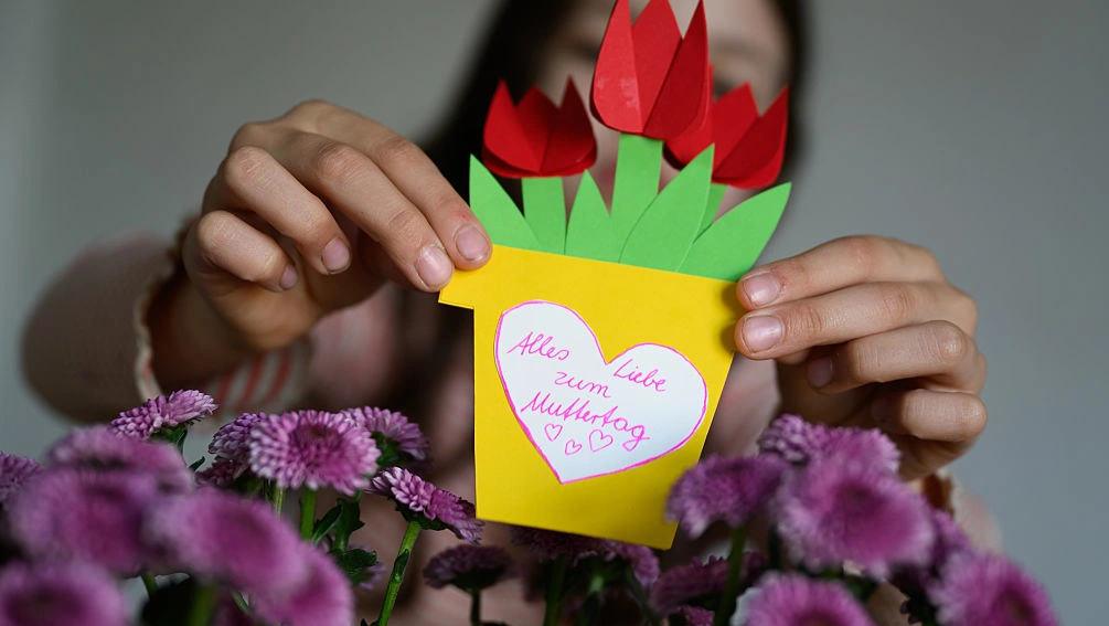 AI tools and handmade cards shape Mother’s Day 2026 trends