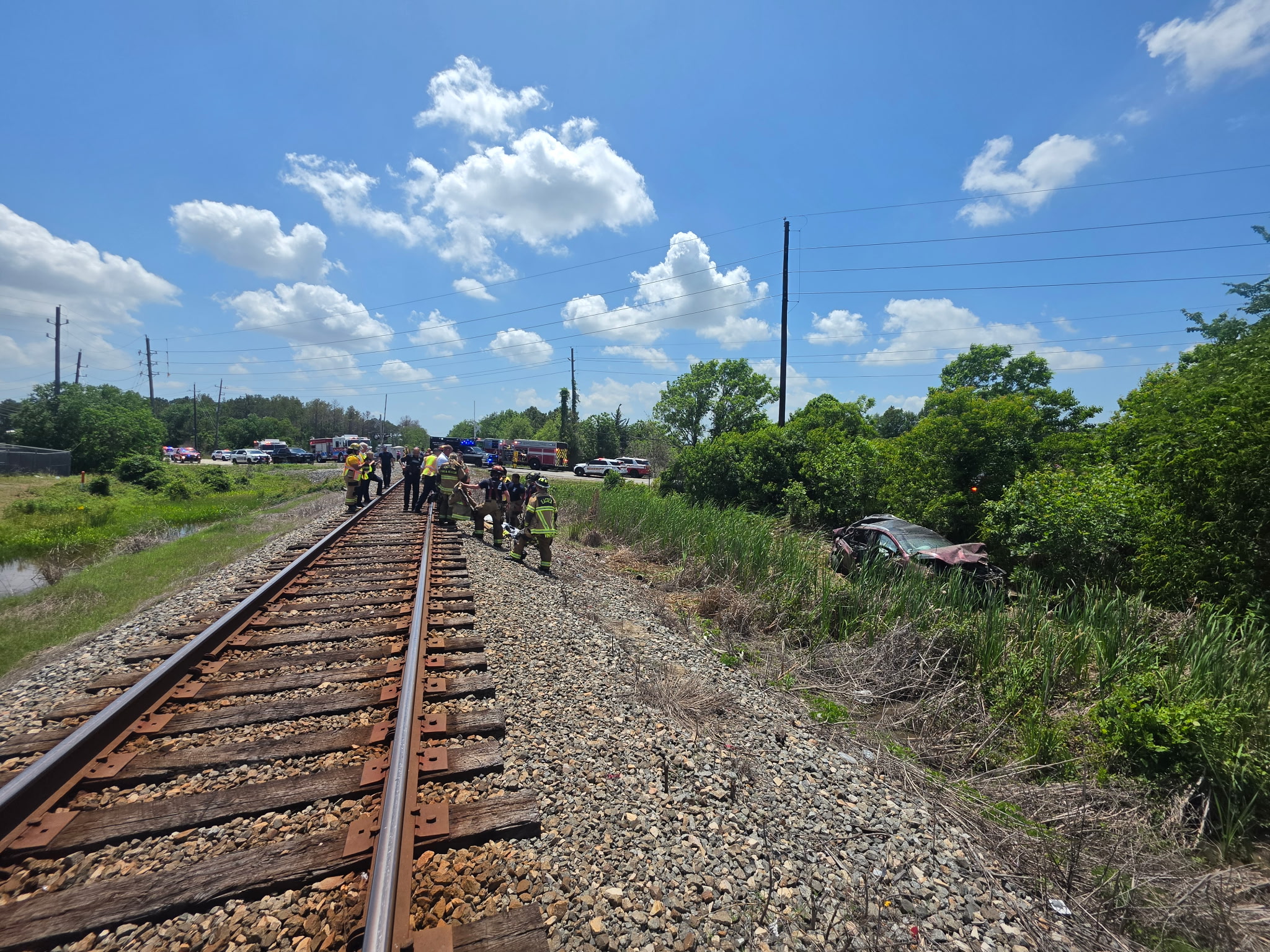 Tren de Amtrak impacta auto en Lockwood; hay un herido crítico