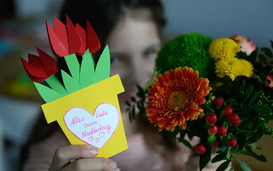 AI tools and handmade cards shape Mother’s Day 2026 trends