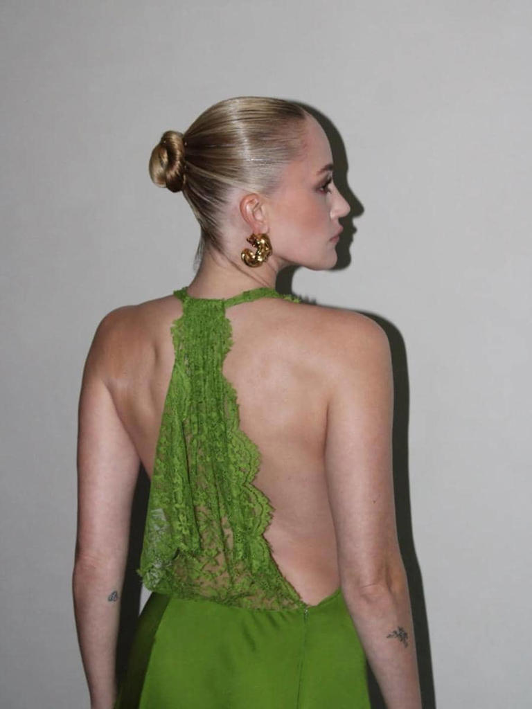 Deretan gaya rambut Maika Monroe yang simpel tapi stylish