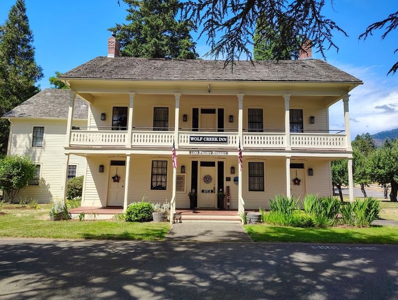This old-school Oregon tavern has been serving locals’ favorite ...