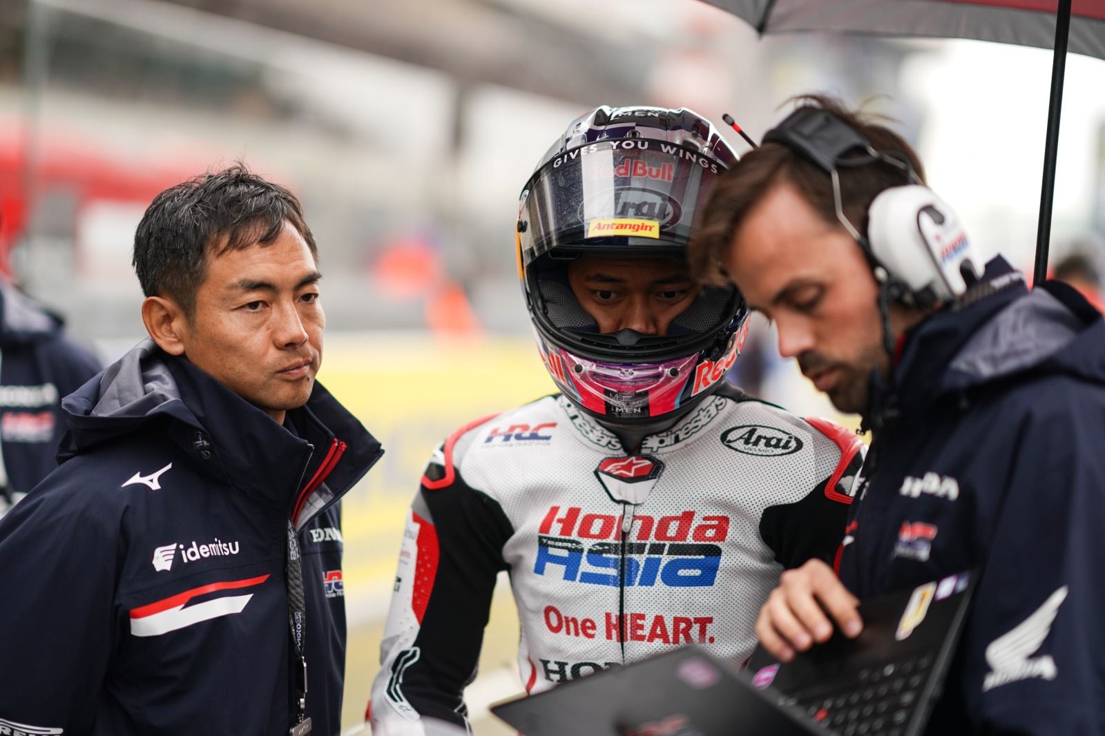 Hati berdebar-debar karena Veda Ega Pratama, bos Honda Team Asia puji ...