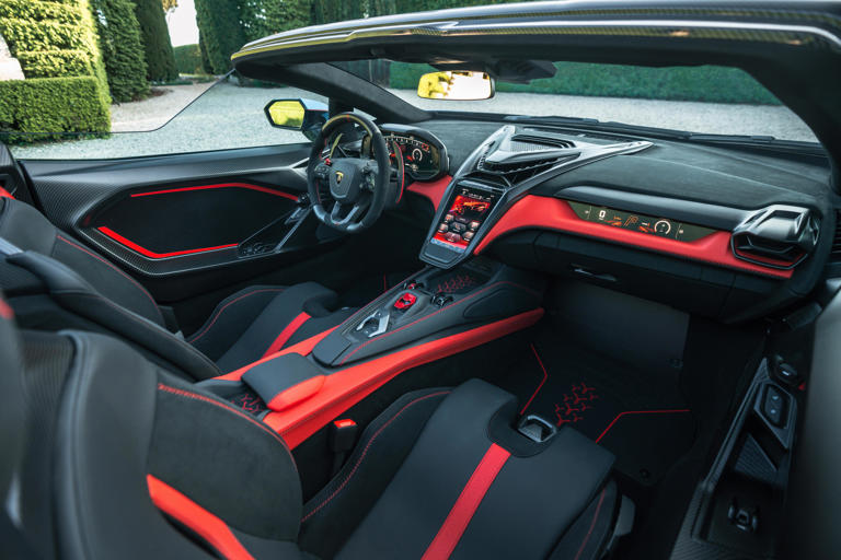 Lamborghini Fenomeno Roadster: Brand's fastest ever open-top model revealed