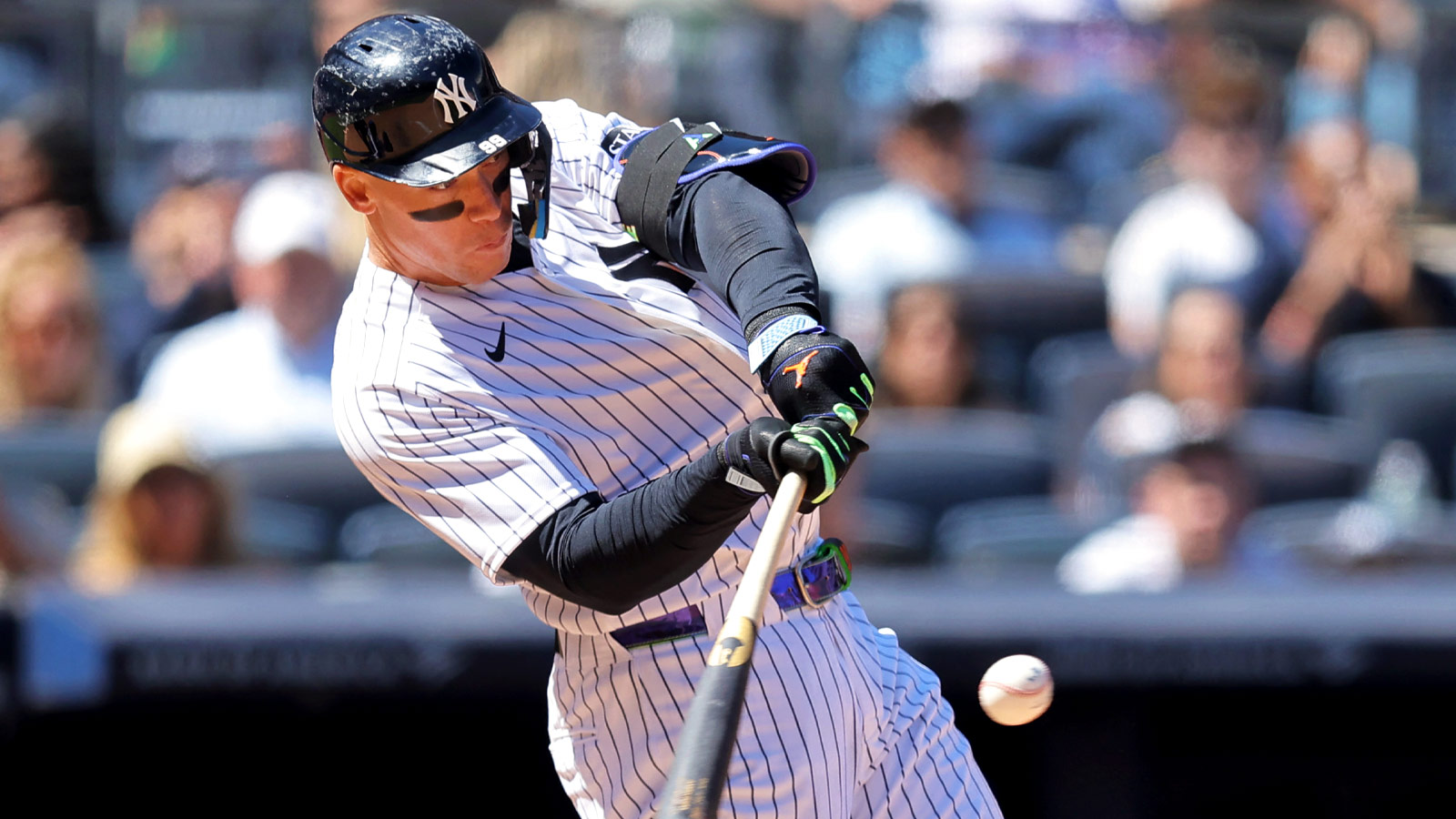Kyle Schwarber, Aaron Judge engage in epic home run battle in separate ...