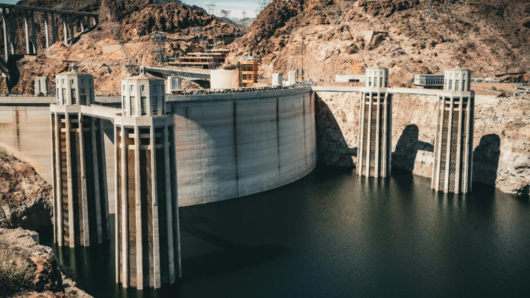 Hoover Dam may lose 40% of its power this fall as the feds drain one ...