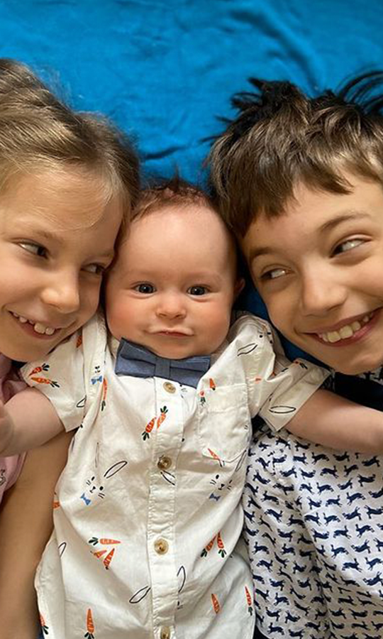 My one-year-old sibling has no gender ️