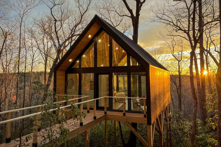 This tree house Airbnb is built around a living tree in South Carolina ...