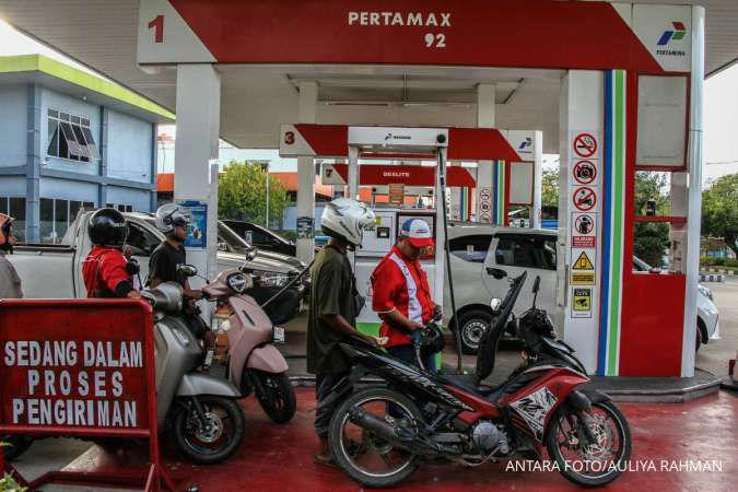 Harga minyak melonjak, Pertamina Patra Niaga buka suara soal biaya ...