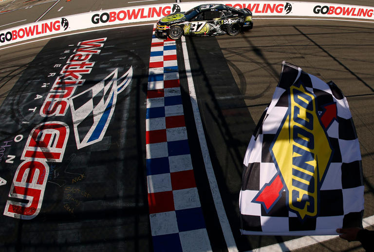 Van Gisbergen storms back to repeat win of Go Bowling at the Glen