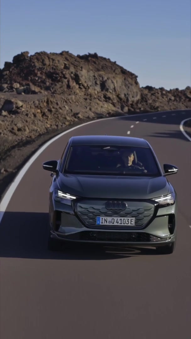 Audi Q4 Sportback e-tron quattro performance in sage green - Driving video