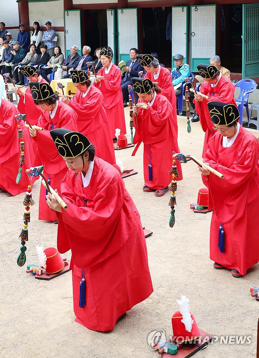 Traditional ceremony in honor of Confucian sages