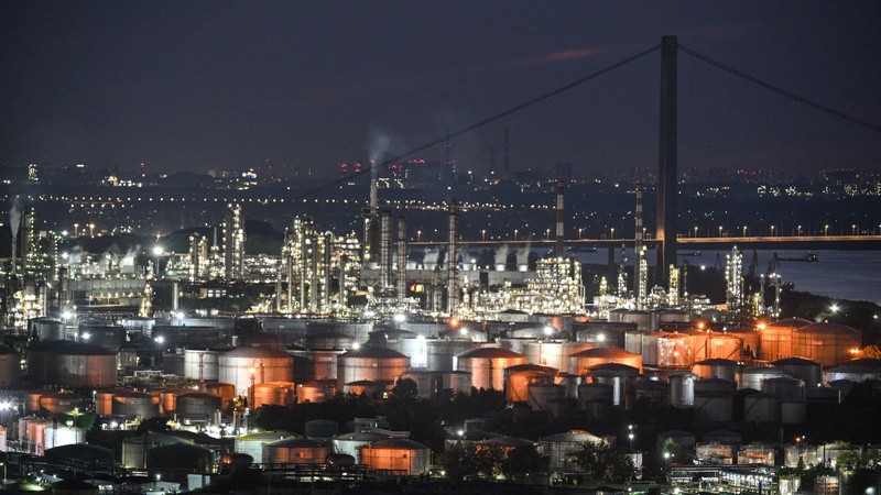 Oil prices fall while Asian stocks surge on hopes of US-Iran truce deal