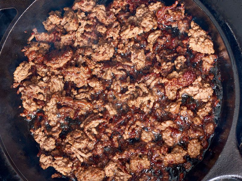 15 kitchen practices from the ’60s that wouldn’t fit modern safety rules