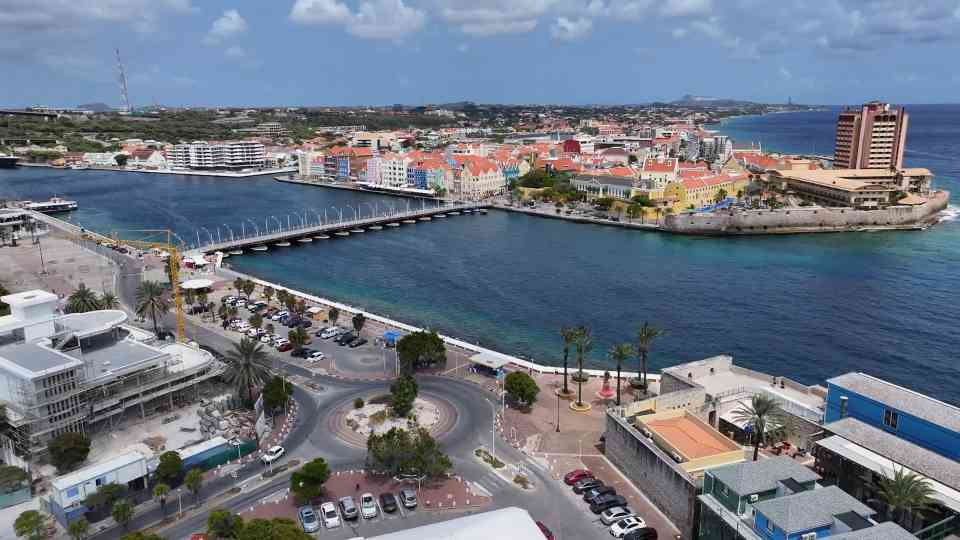 The Perfect 4 Days in Curacao - Shipwrecks, Beaches, Caves & More ...