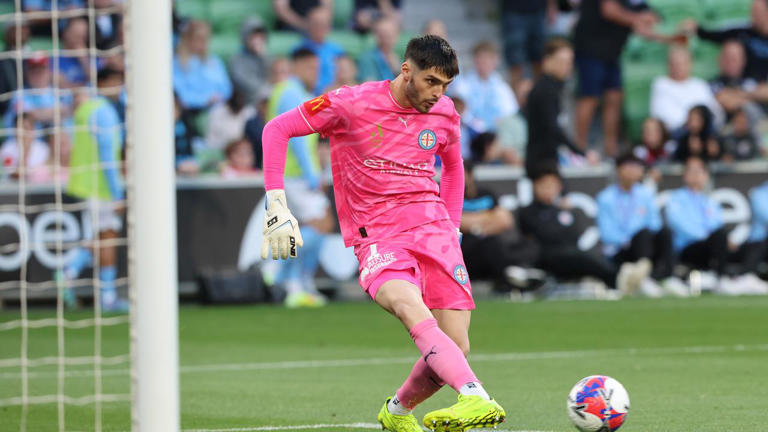 World Cup door open for forgotten Socceroos goalkeeper