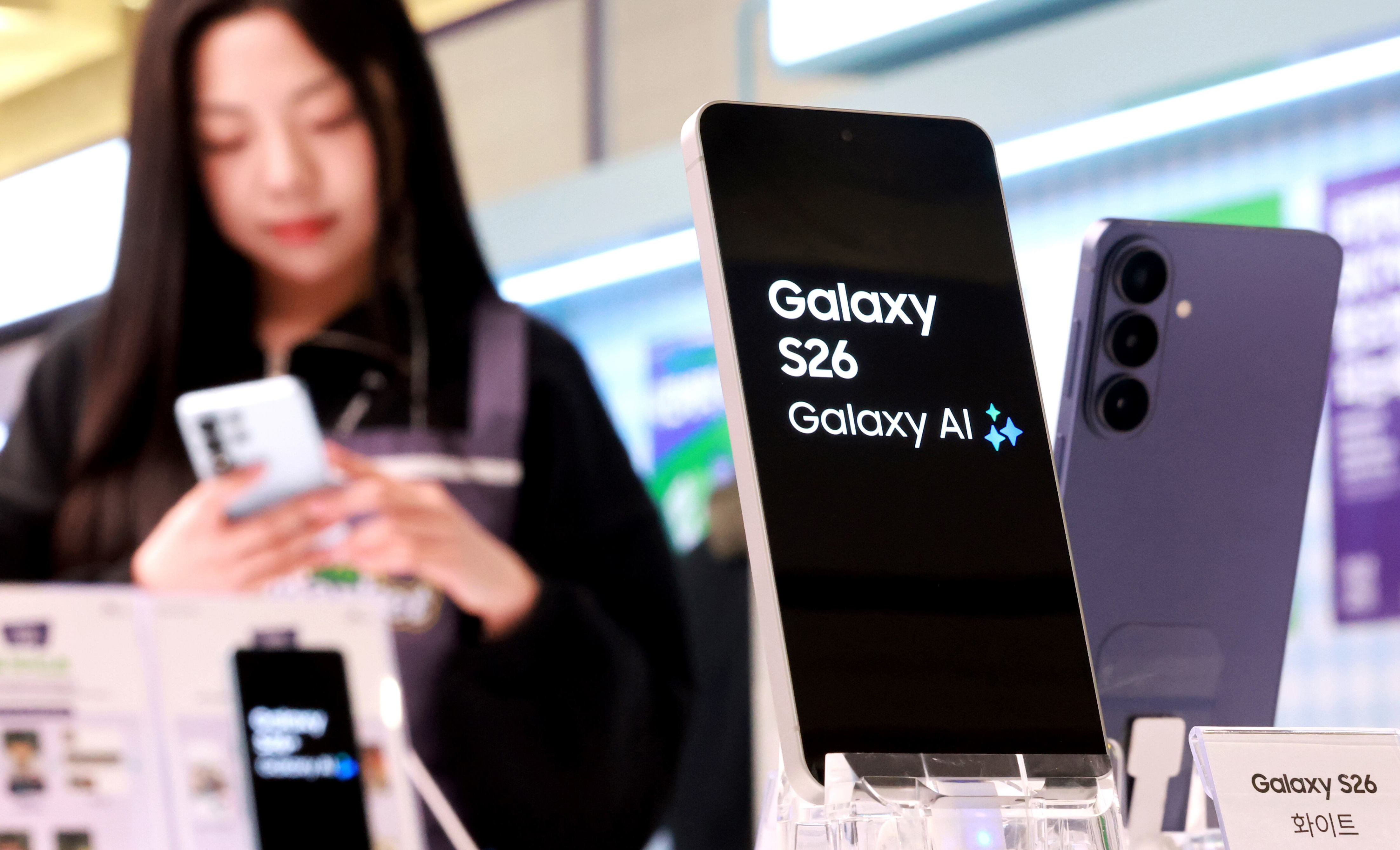 Samsung discounts Galaxy to counter Apple