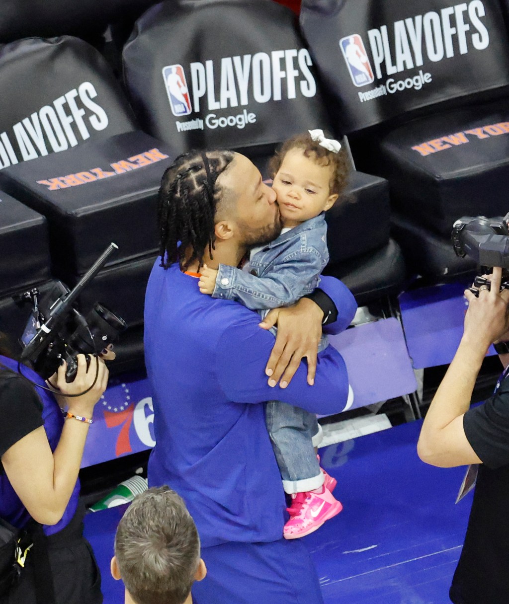 Jalen Brunson celebrates Knicks’ win with daughter, wife in ...