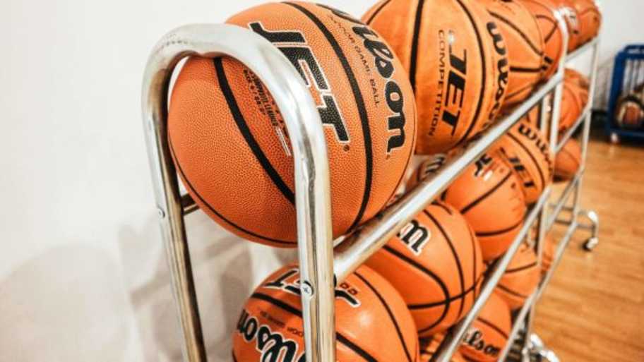 Iowa high school girls basketball head coach steps down
