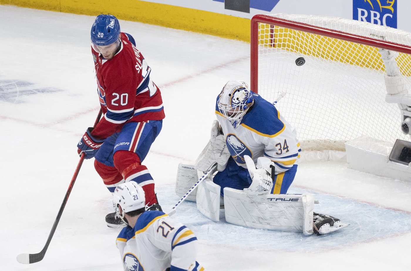 Caufield scores, Canadiens defeat Sabres 6-2 in Game 3 to take 2-1 ...