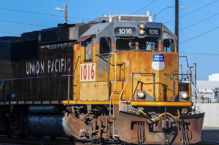 6 people found dead inside Texas railroad boxcar