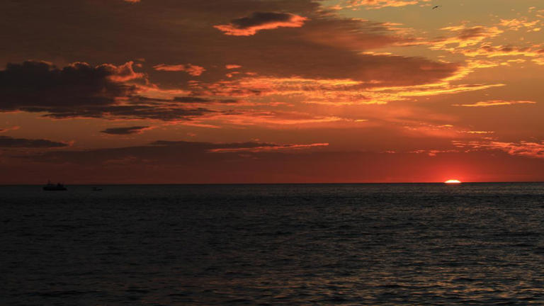 El rojo amanecer del Baix Empordà