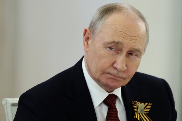 Putin 'stuck' as Ukraine seizes upper hand on the battlefield, expert says