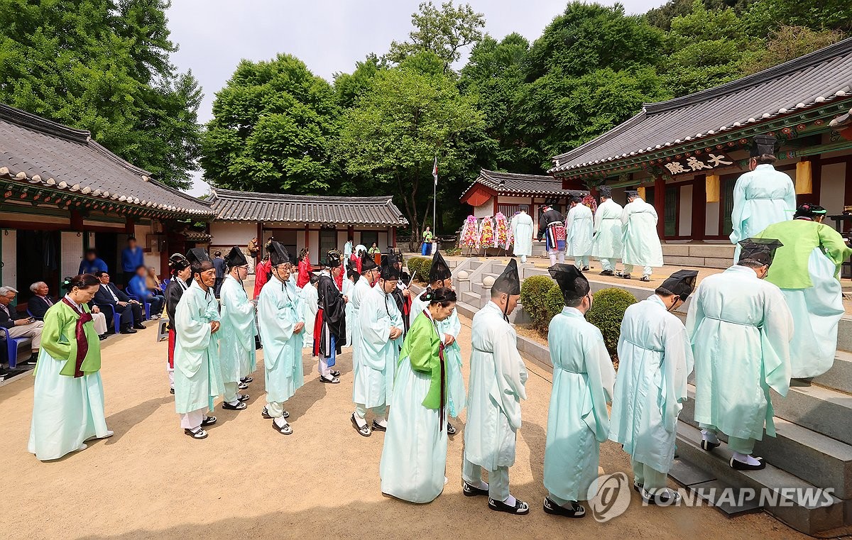 Traditional ceremony in honor of Confucian sages
