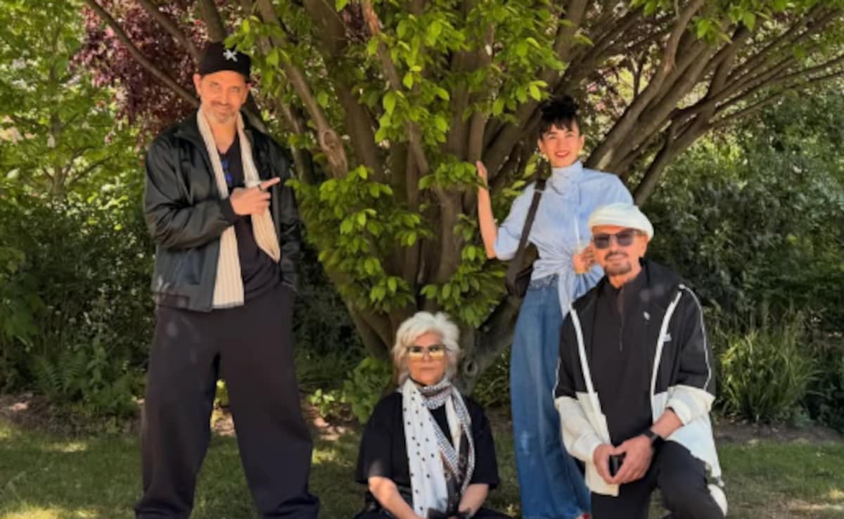 Hrithik Roshan's Mother's Day post has France, tree, and a Saba Azad ...