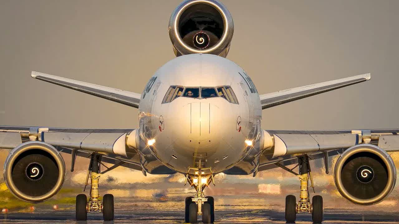 Watch classic aviation giants disappear into the sunset - Last generation
