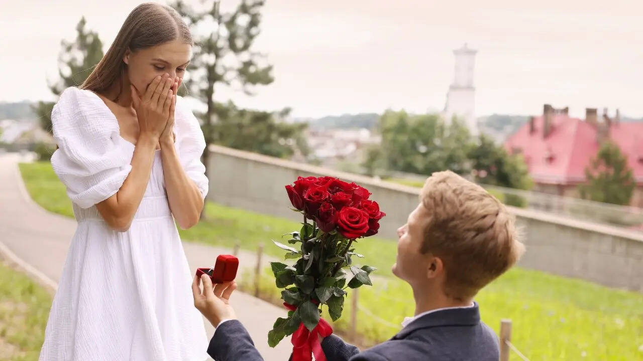 Snakes in the dating pool: Spotting 10 red flags early on in a relationship