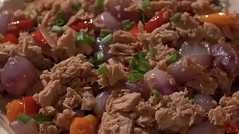 Tumis tuna bawang pedas
