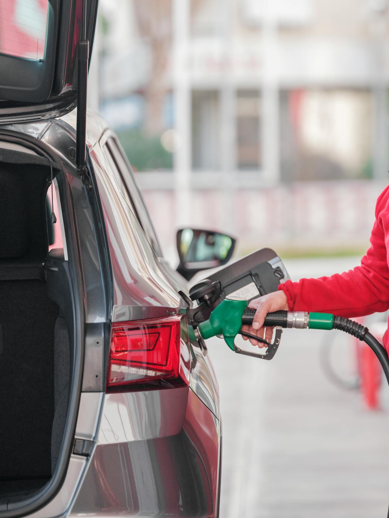 Carburant : l’aide de 50 euros pour les grands rouleurs disponible dès ...