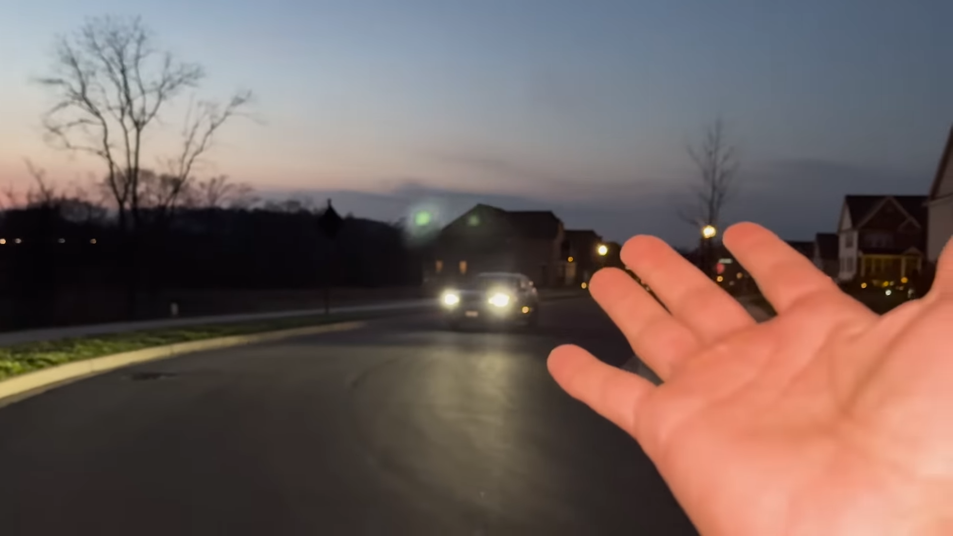 A gym visit turns tense when the kidnapper appears again