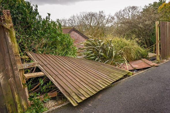 Lawyer confirms who must fix broken fence between you and your neighbour