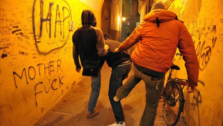 Lecce, ragazzini aggrediti da baby gang in centro: 14enne con frattura ...