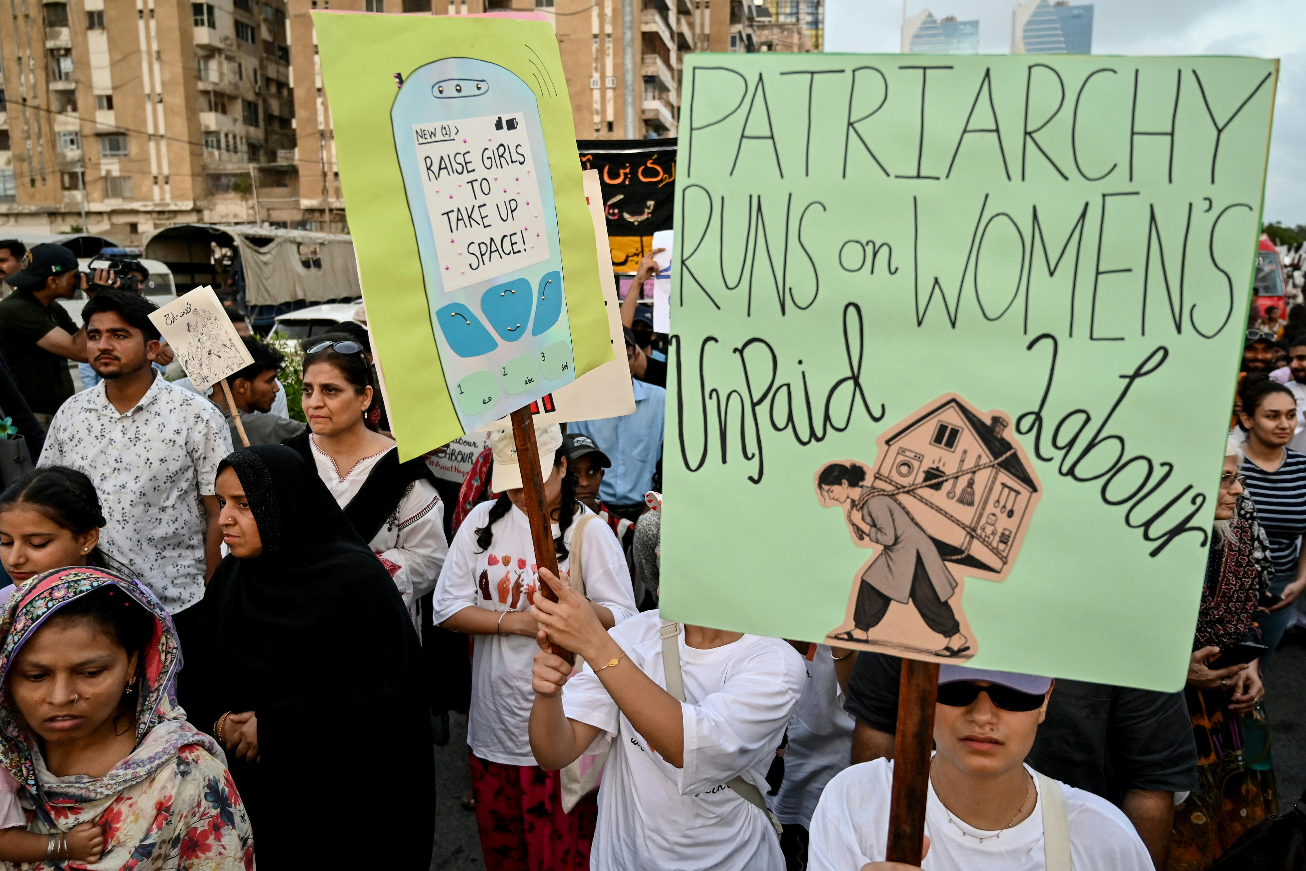 Karachi Women’s March takes place under restrictions on clothing ...