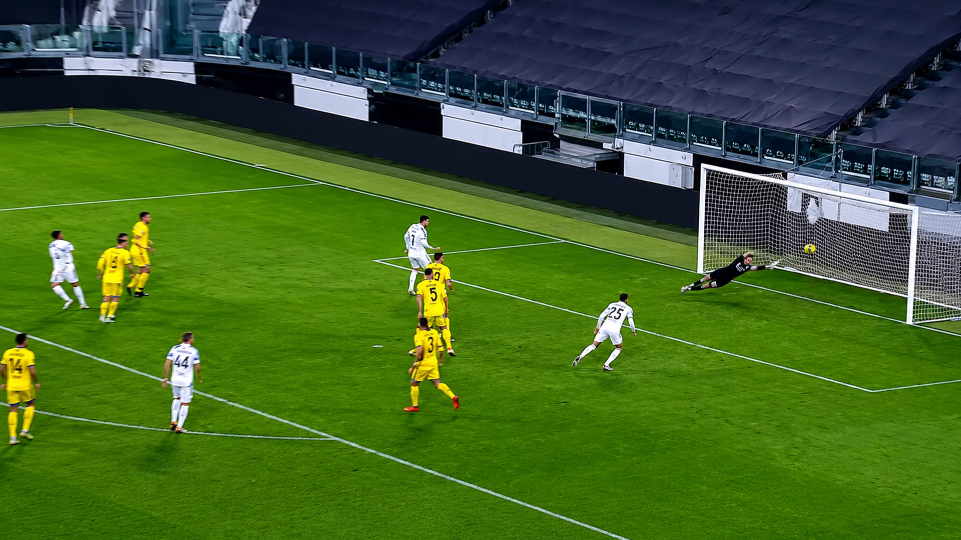 Ronaldo’s smart movement before scoring