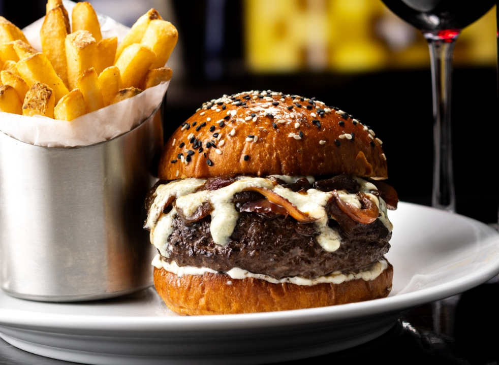 5 best steakhouse burgers at restaurant chains