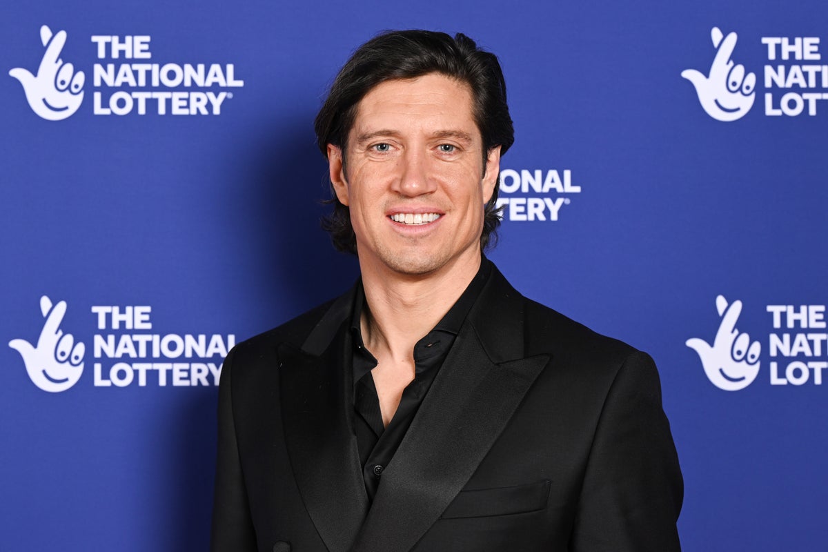 Vernon Kay breaks silence on Tess Daly split live on BBC Radio 2