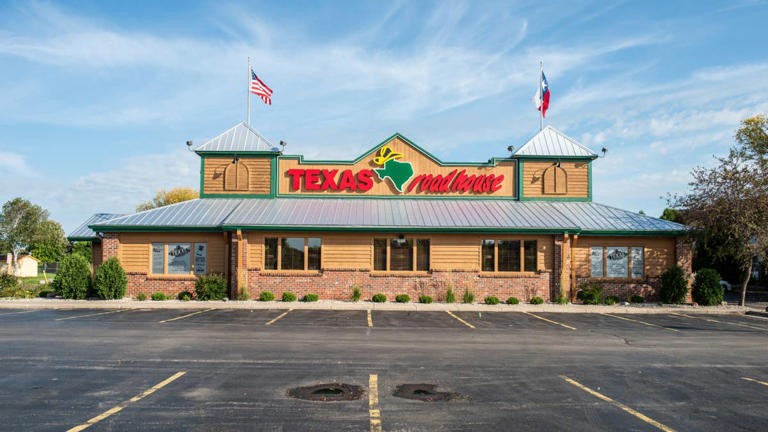 Texas Roadhouse testing handheld server tablets for faster service