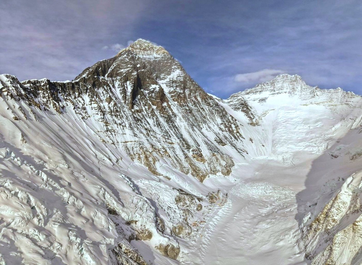 Photos show climbers attempting to scale Mount Everest despite ...