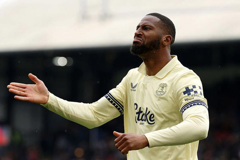 Beto reveals talks with 'upset' Kiernan Dewsbury-Hall after Everton ...