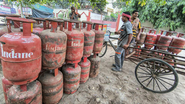 Share LPG delivery message only after: HPCL, Indian Oil and Bharat ...