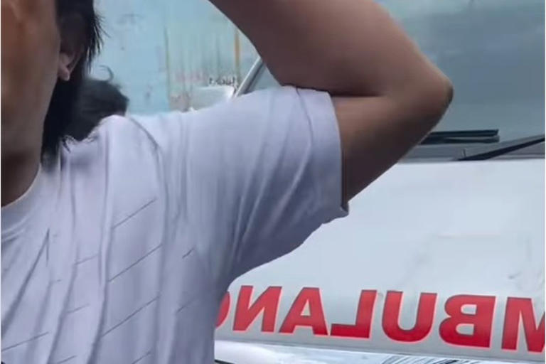 Jengkel perkara sirine, pria nekat tendang ambulans yang hendak jemput ...