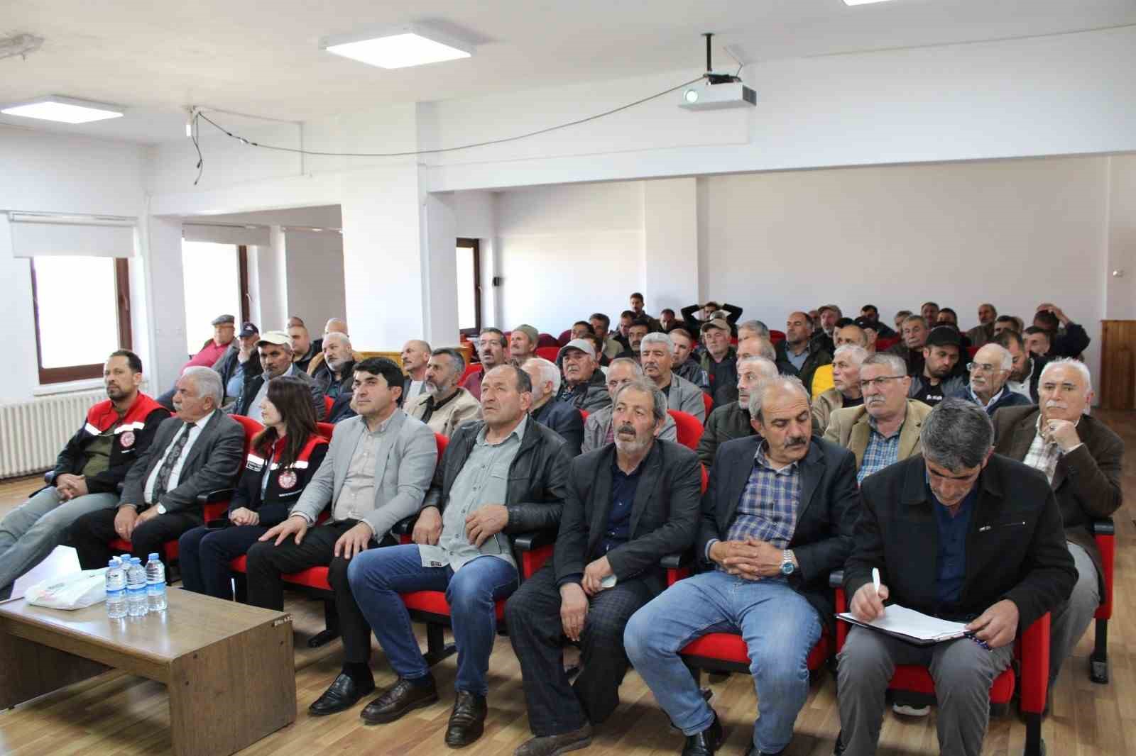 Tercan’da kırsal kalkınma ve bireysel sulama destekleri toplantısı ...