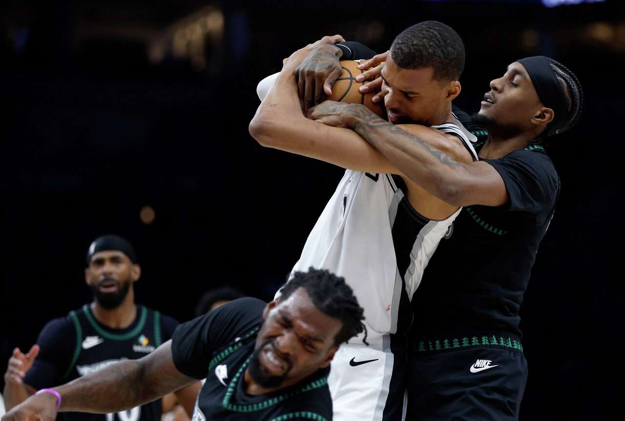 Victor Wembanyama ejected from Game 4 after elbowing Naz Reid