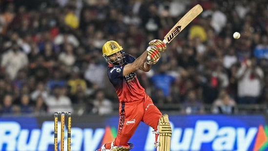 The INR 99 lakh Bhuvneshwar Kumar six that pushed RCB's win percentage ...