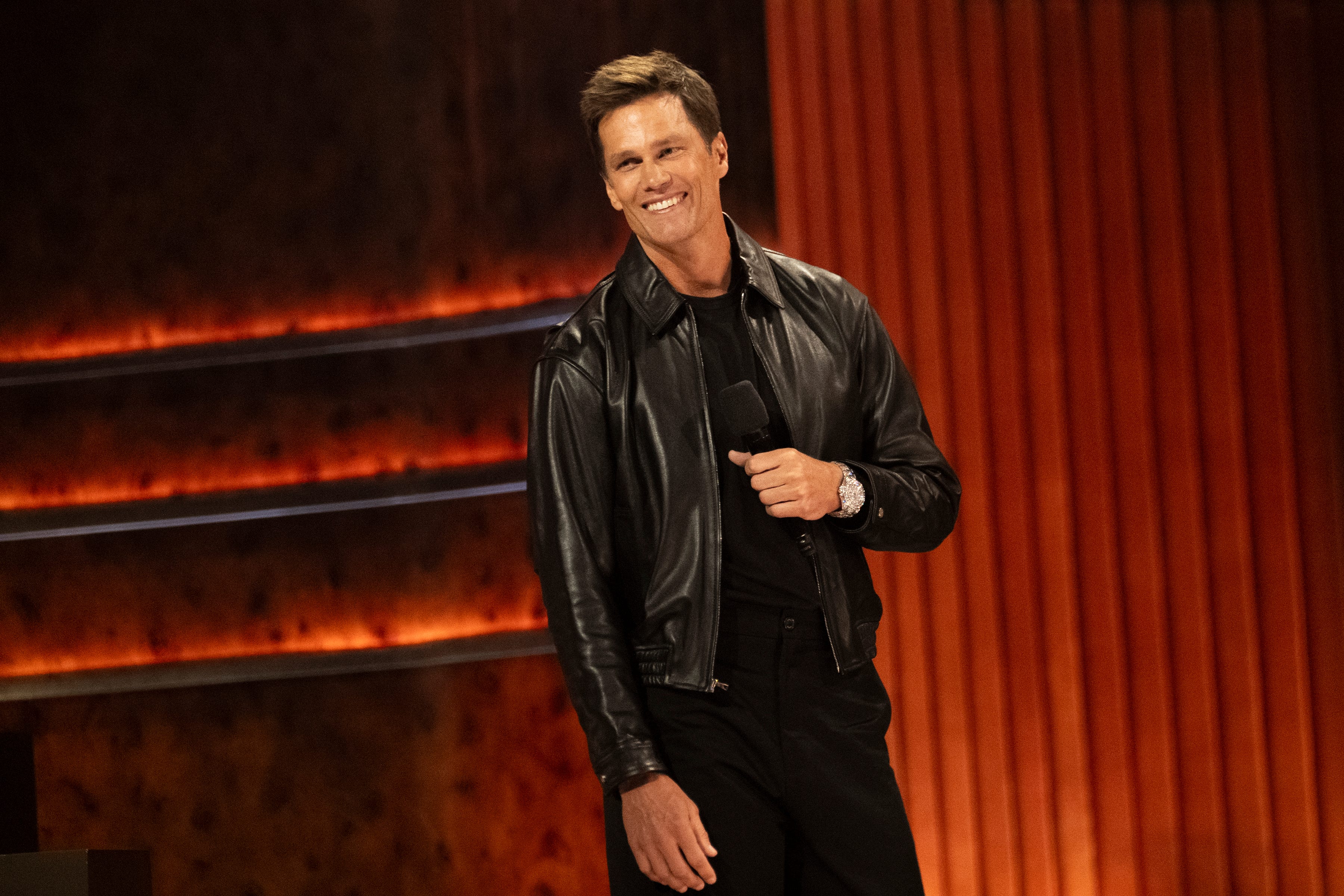 Tom Brady crashes Kevin Hart's Netflix roast, hits on star's wife