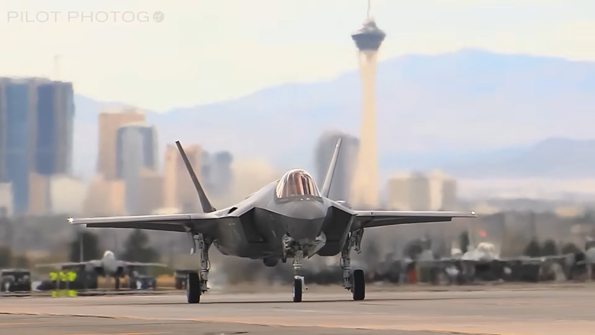 Watch America’s F-35 explode into a vertical climb - "Gone in seconds"